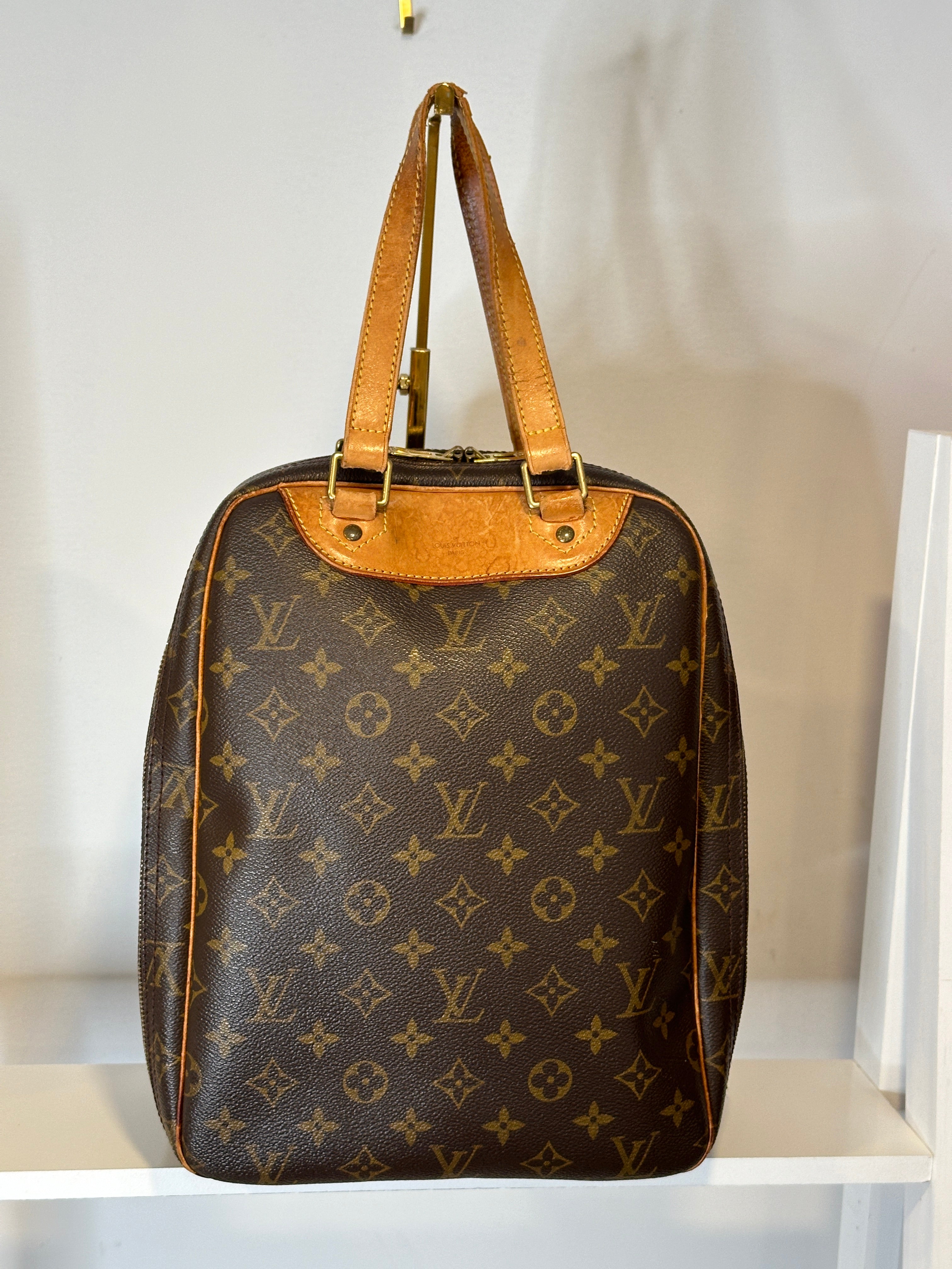 Pre-Owned Louis Vuitton Vintage Excursion Bag – Sara Siller Luxury